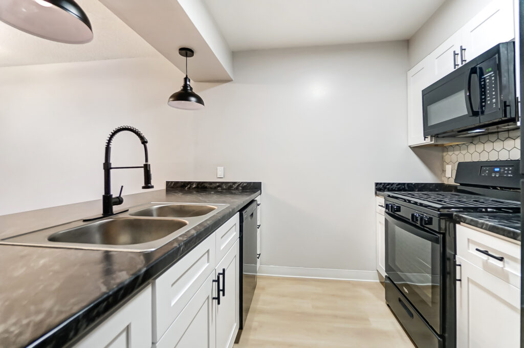Gallery – Coventry Court West & Poplar Ridge Apartments